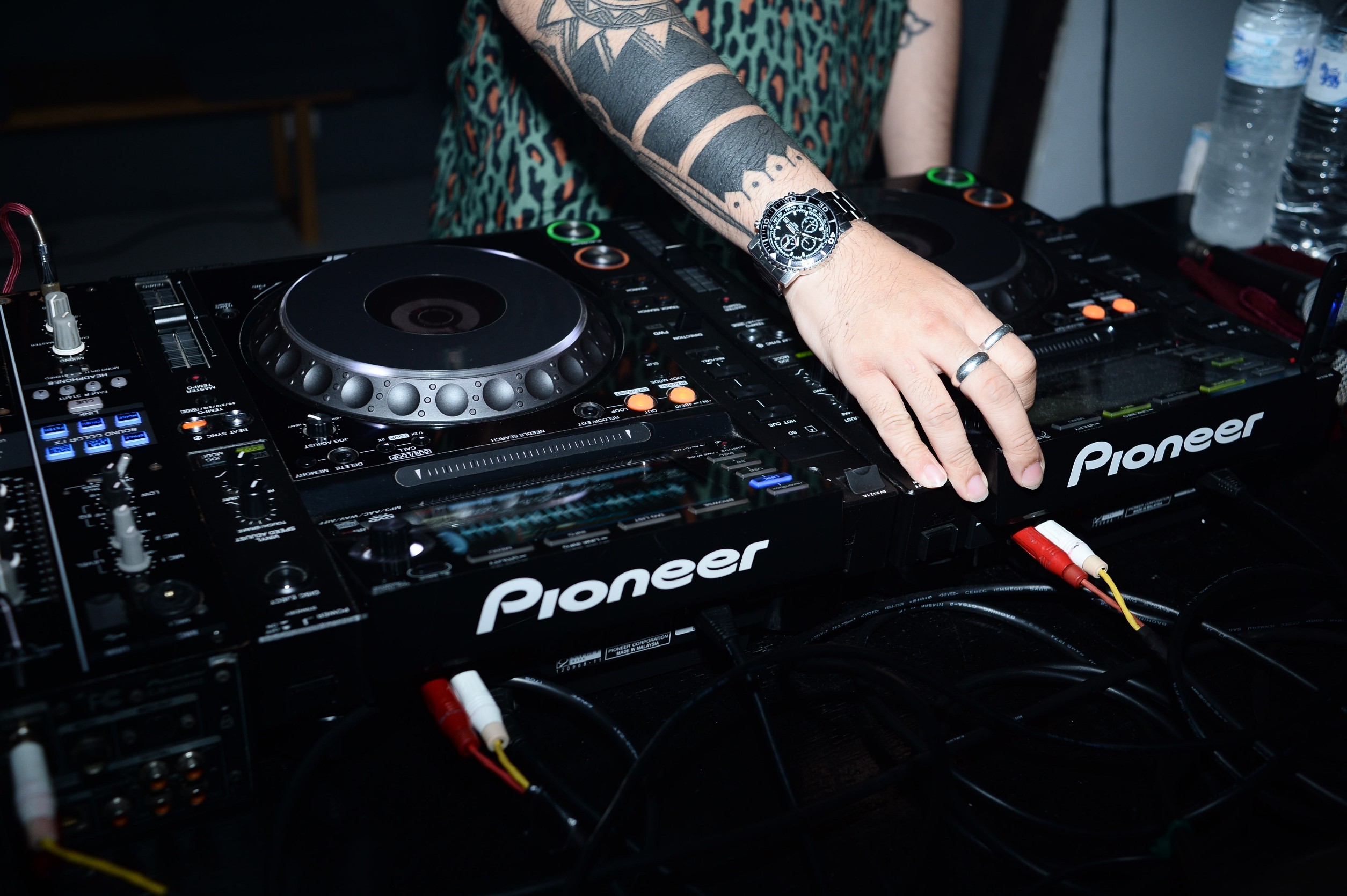 HUH? BREAKBOT (DJ SET) FEAT. IRFANE